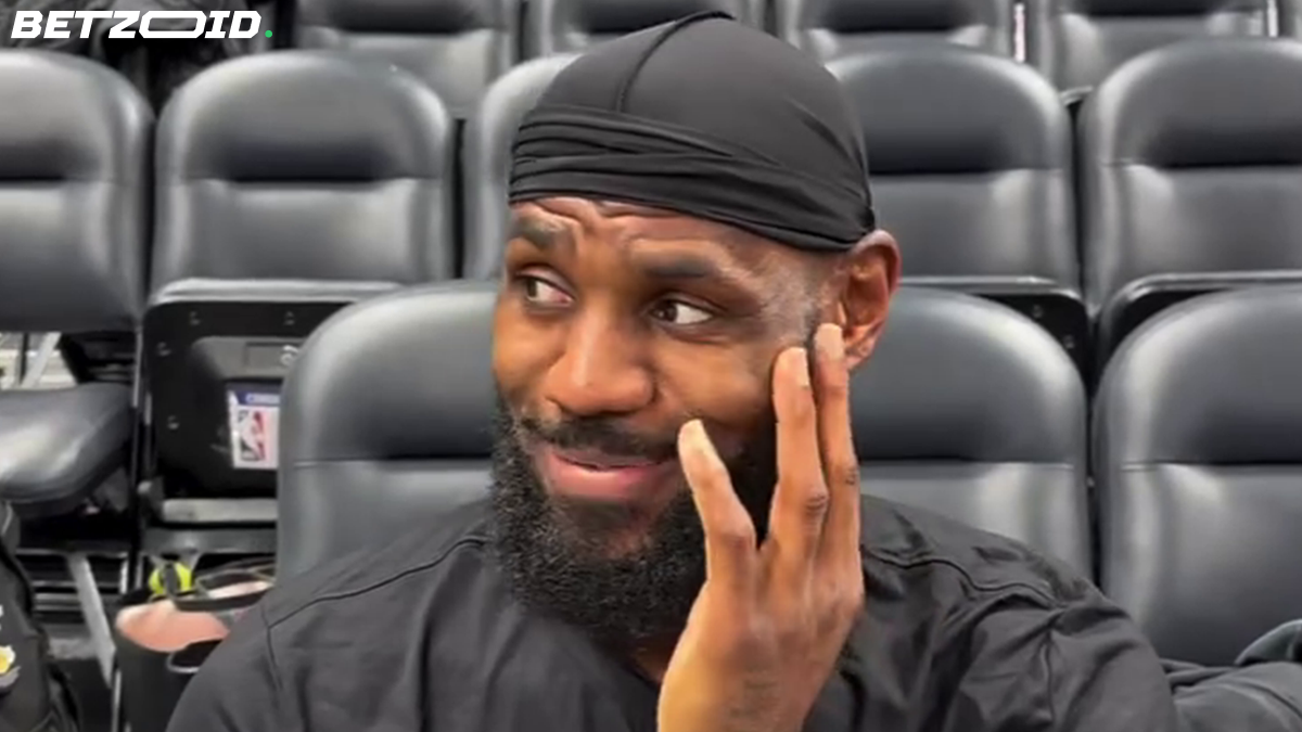 LeBron James Roasts Man Utd Fan's Jacket Due to Liverpool Ties